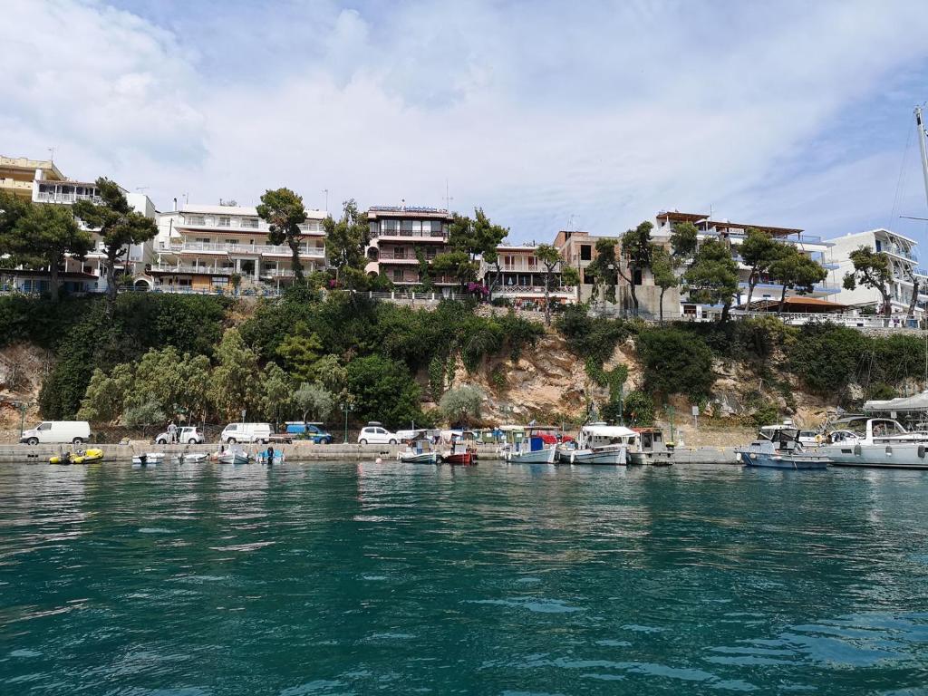 GALAZIOS KOLPOS Pension - Traveling Guide